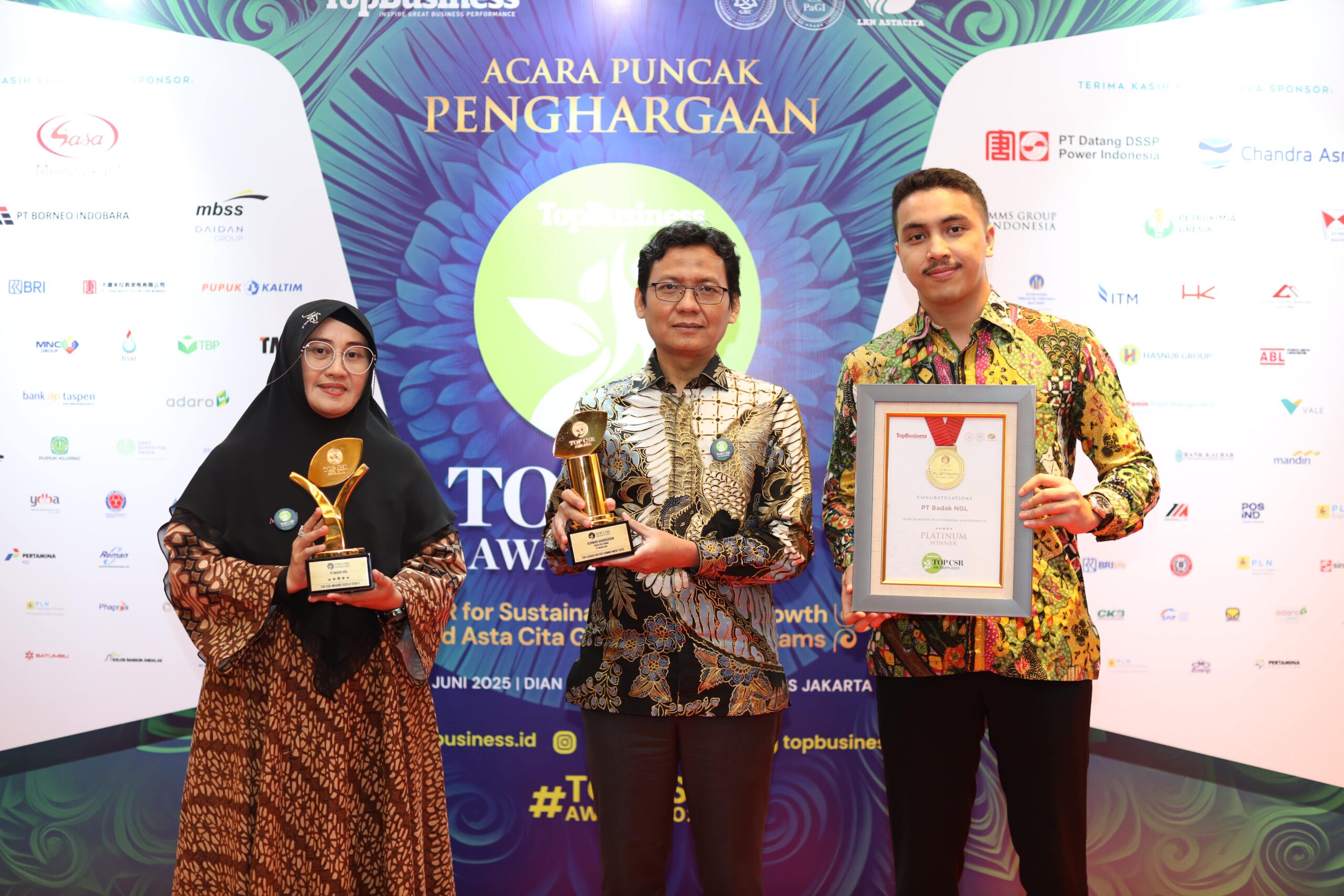 Badak LNG Pertahankan Penghargaan Tertinggi Di Ajang TOP CSR Awards 2025 - LNGTV News